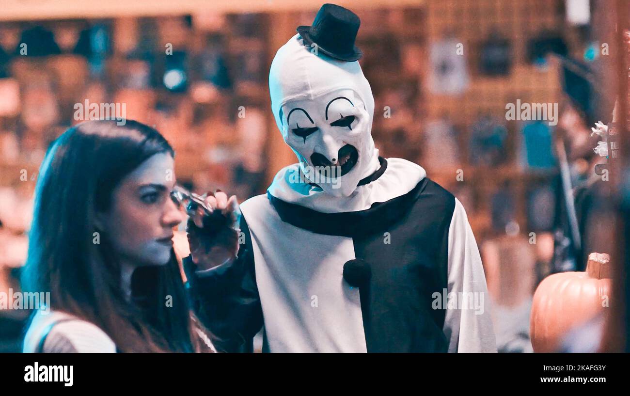 USA. Lauren lavera und David Howard Thornton in einer Szene aus dem (C ...