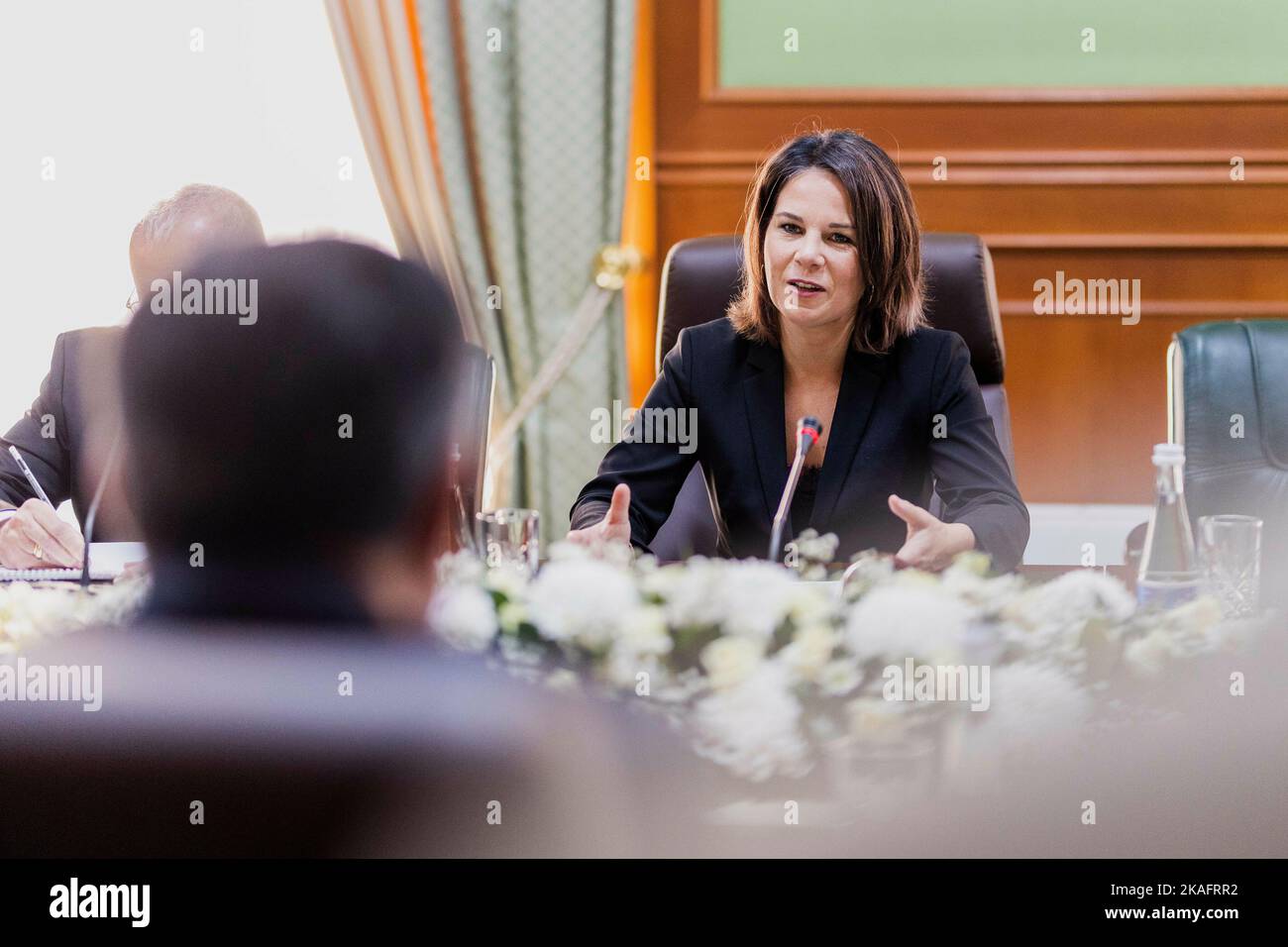 (RL) die Bundesaußenministerin Annalena Baerbock (Bündnis 90/die Grünen) trifft den usbekischen ...