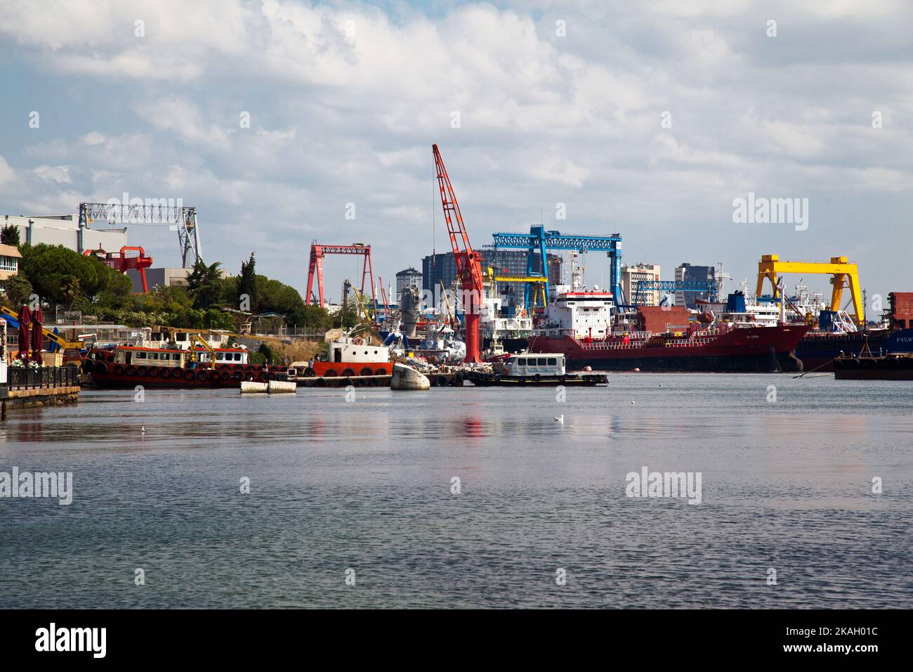 Türkei Istanbul Tuzla Werftübersicht, Schiffbau und Industrie, august ...