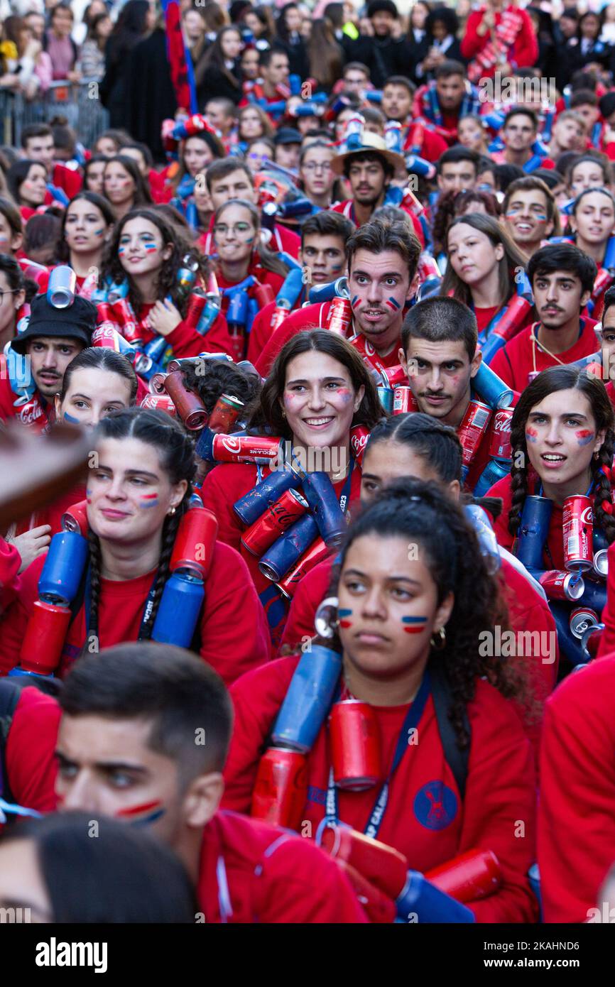 Porto, Portugal. 30. Oktober 2022. Studenten sahen, wie sie für jede ...