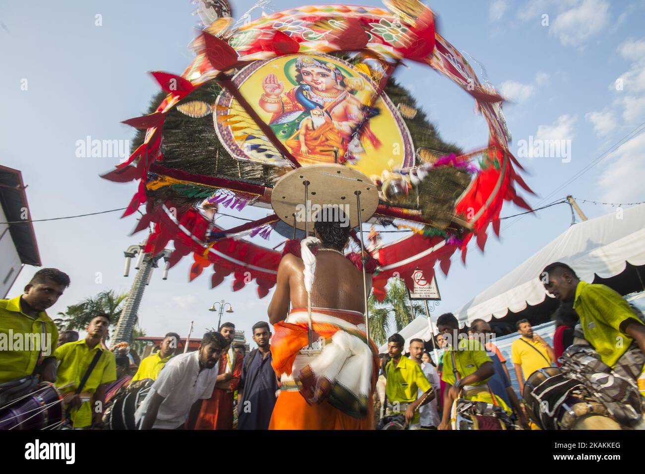 Hinduistische Anhänger besuchen eine Pilgerfahrt zum Tempel der Batu ...