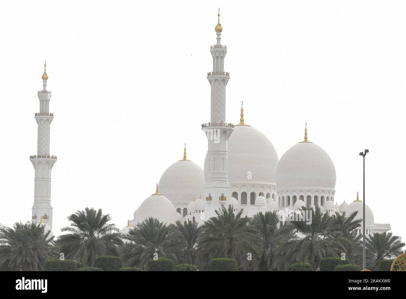 Ein Blick auf die große Moschee von Sheikh Zayed in Abu Dhabi, die als ...