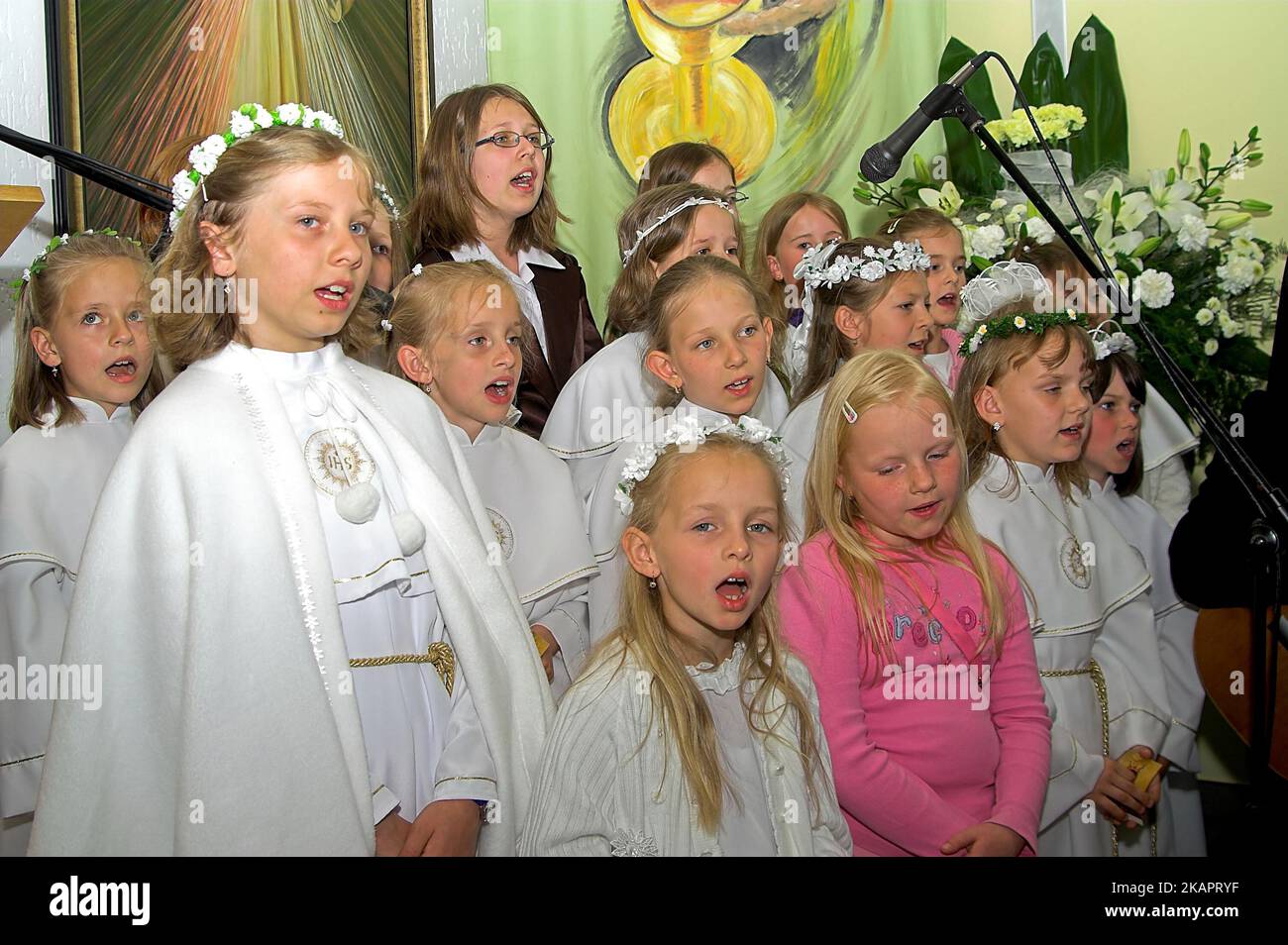 Niños en la iglesia -Fotos und -Bildmaterial in hoher Auflösung – Alamy