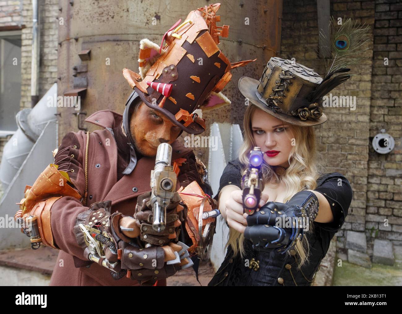 Steampunk pose -Fotos und -Bildmaterial in hoher Auflösung – Alamy
