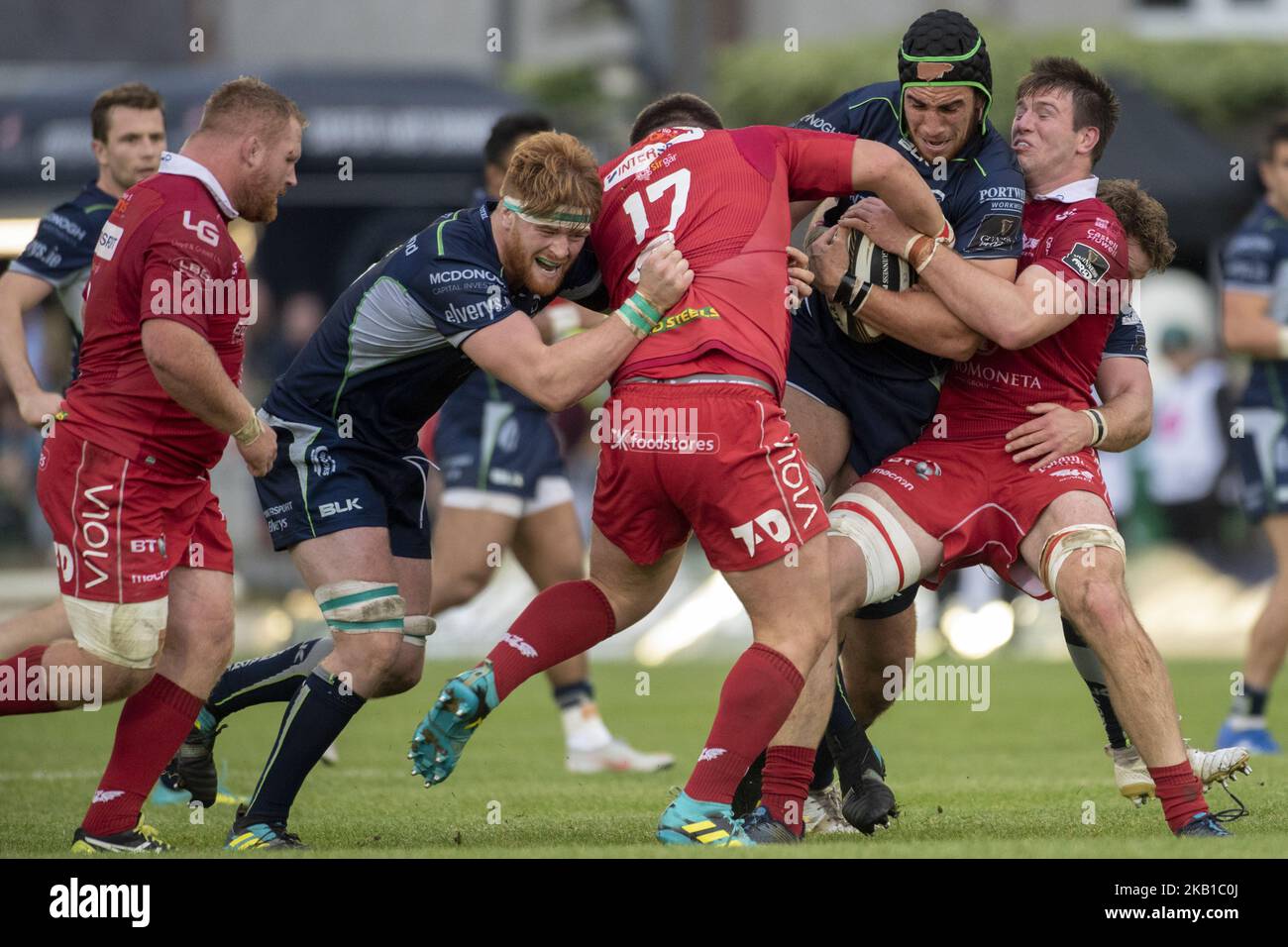 Ultan Dillane und Sean O'Brien von Connacht kämpfen beim Guinness PRO14 ...