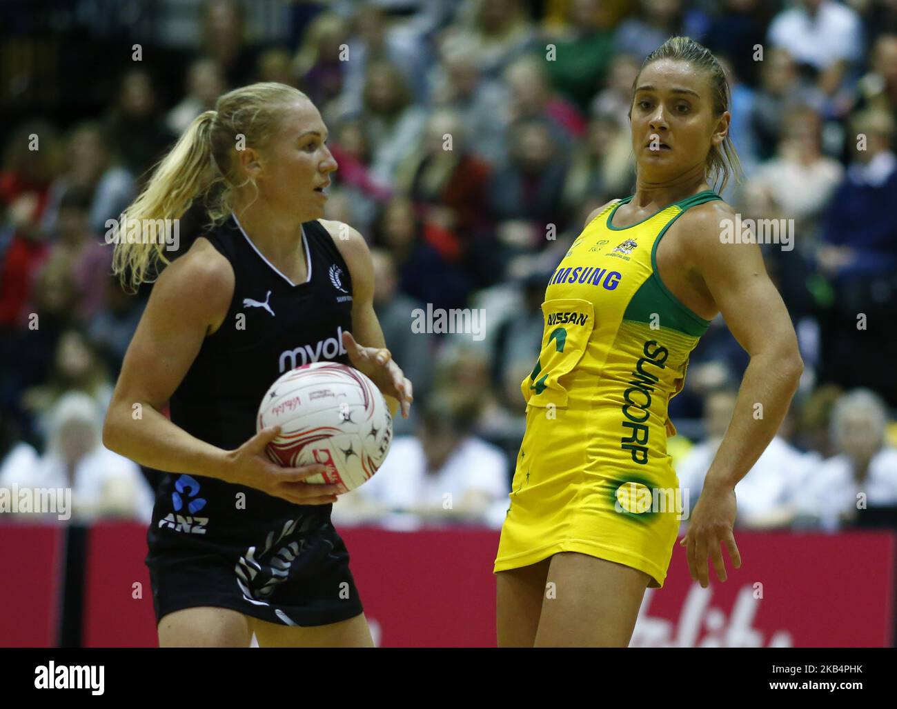 L-R Samantha Sinclair aus Neuseeland Silberfarne und Liz Watson aus ...