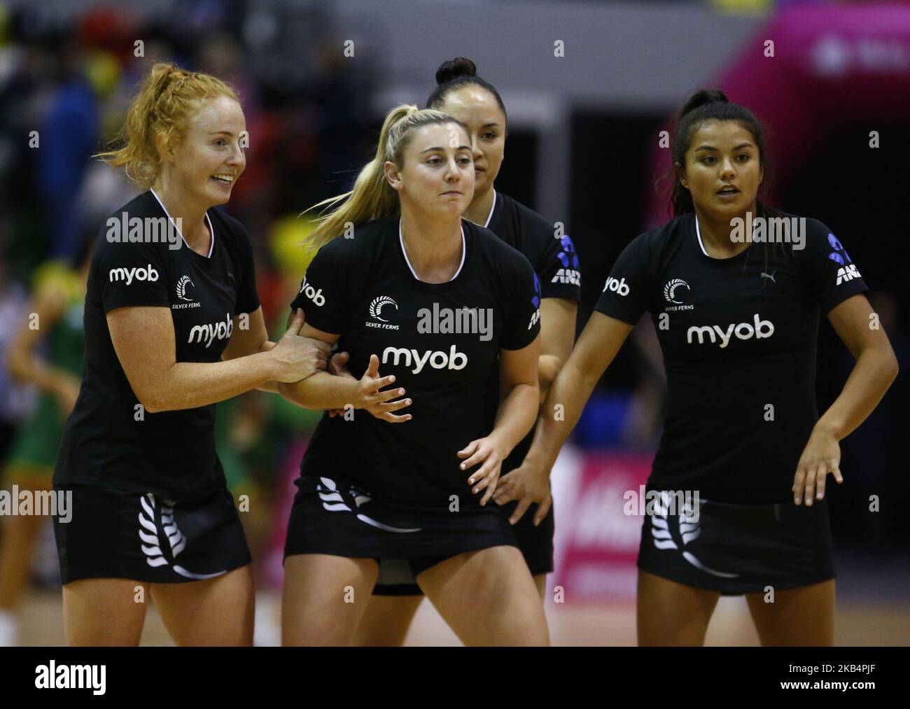 L-R Samantha Sinclair aus Neuseeland Silberfarne, Gina Crampton aus ...
