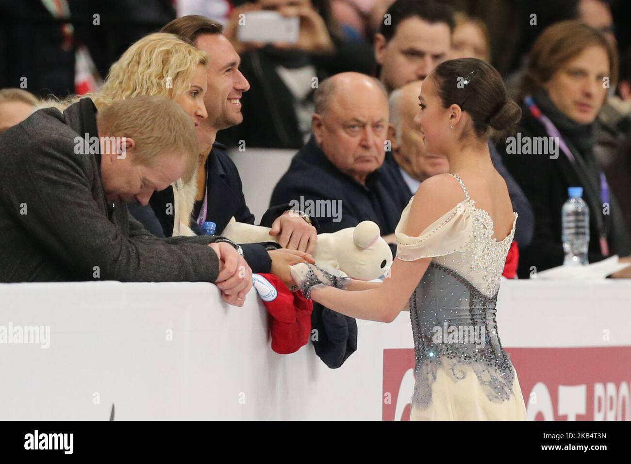 Die russische Alina Zagitova vor ihrem Auftritt bei den ISU ...