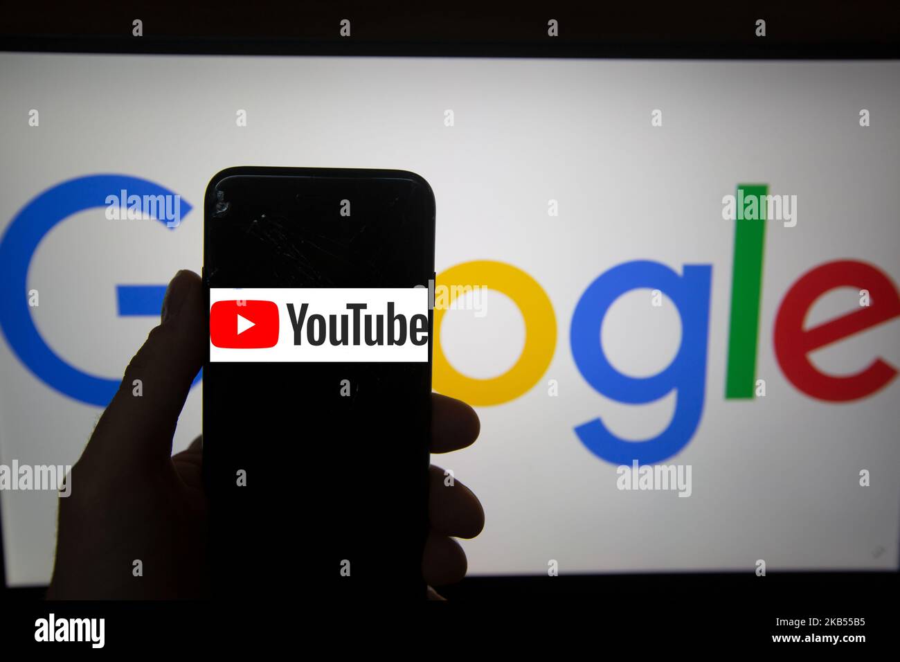 Das Logo der Video-Sharing-Plattform YouTube ist auf einem Bildschirm ...