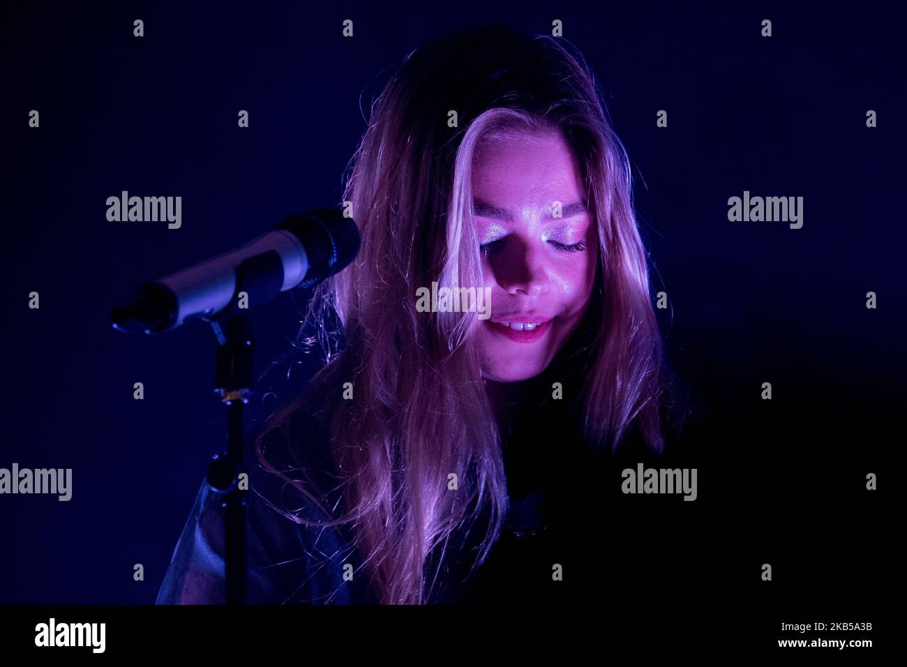 Olivia devine -Fotos und -Bildmaterial in hoher Auflösung – Alamy