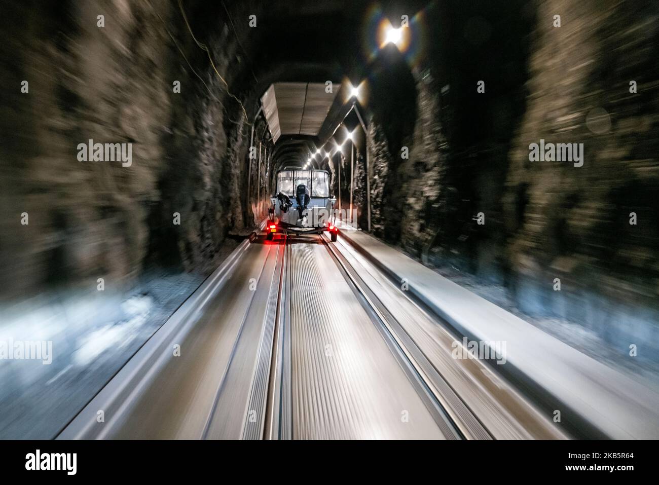 Der Anton Anderson Memorial Tunnel unter dem Maynard Mountain wird von ...
