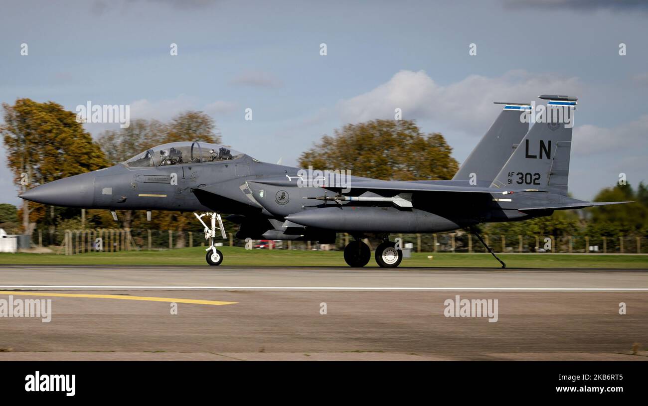 Ein dem 492. Fighter Squadron zugewiesener F-15E Strike Eagle führt am ...