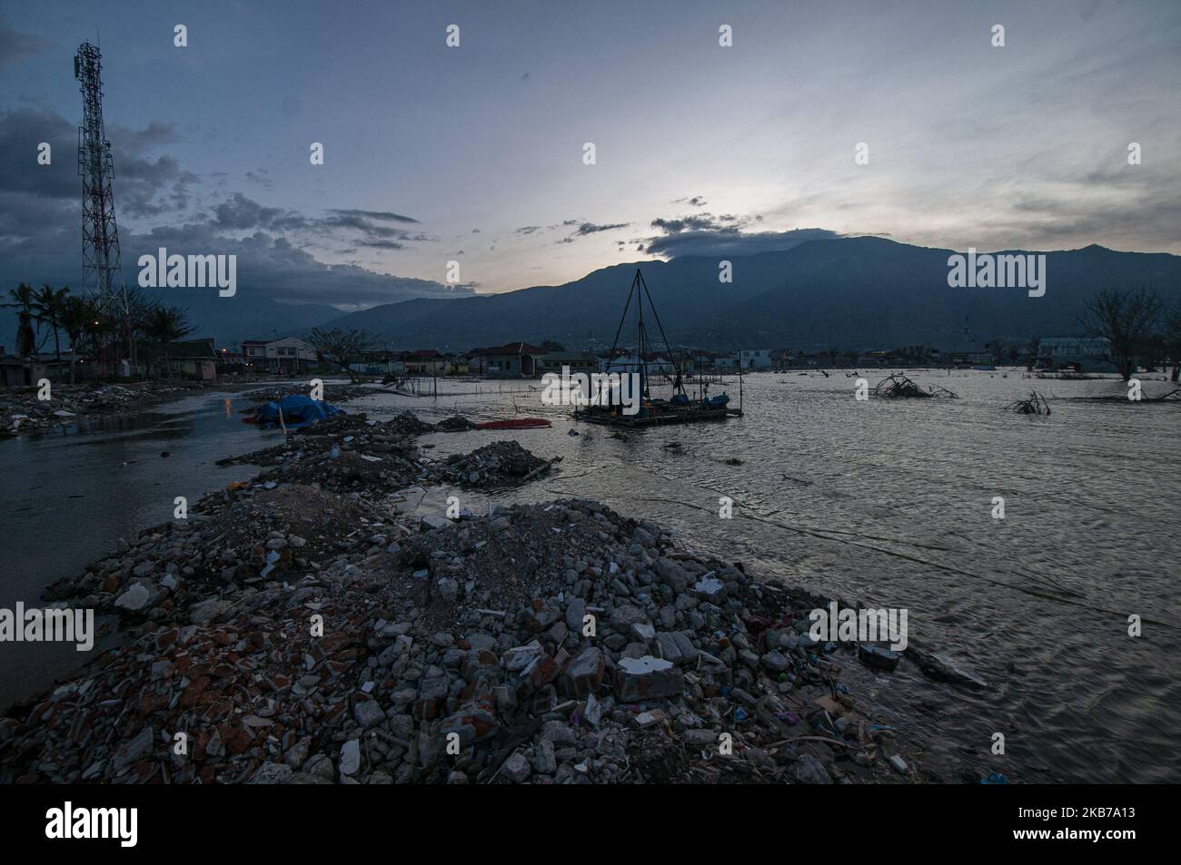Der Zustand der Küste der Palu Bay ein Jahr nach dem Tsunami in Kampung ...