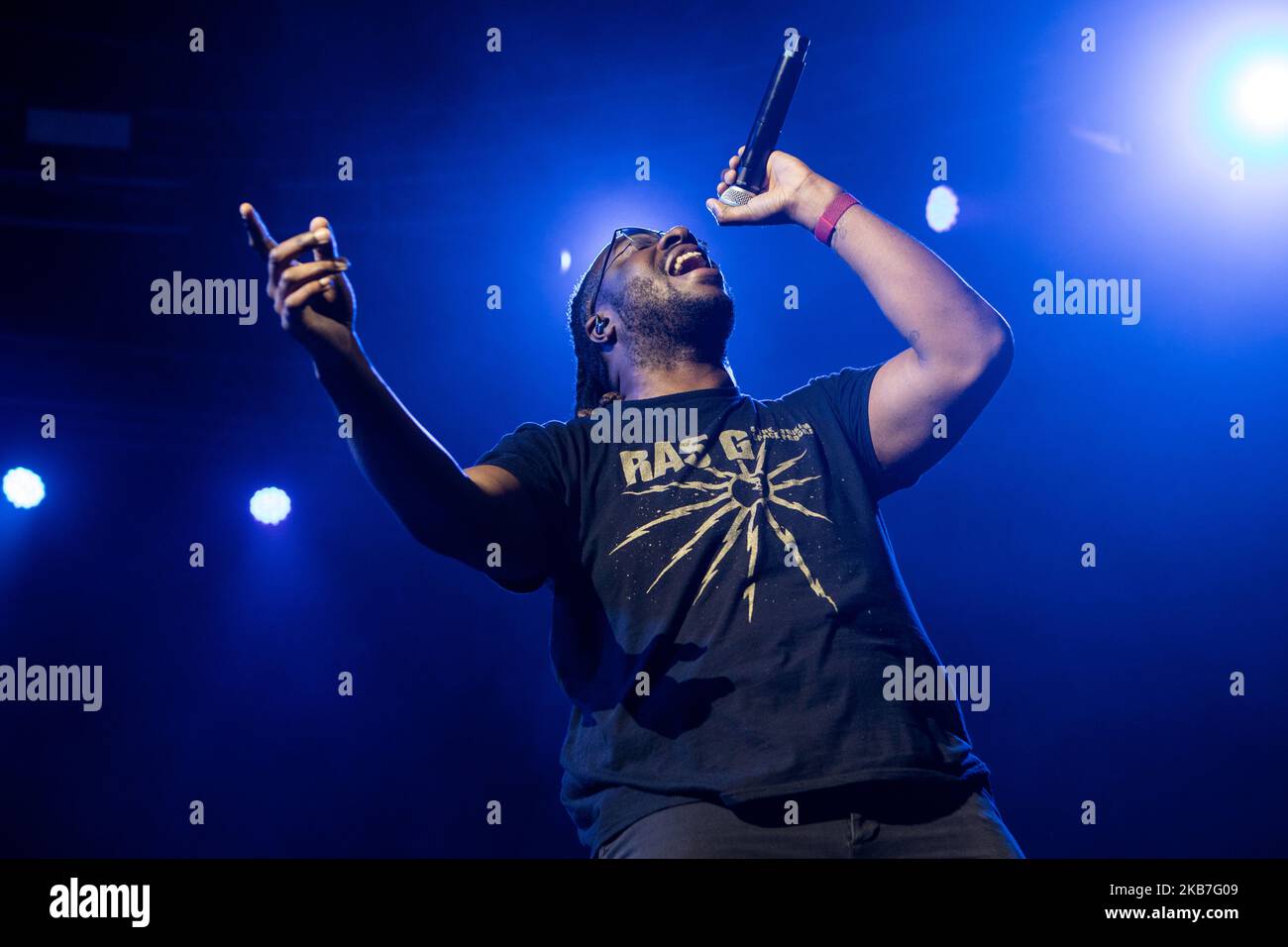 Travis mendes jon bellion -Fotos und -Bildmaterial in hoher Auflösung ...