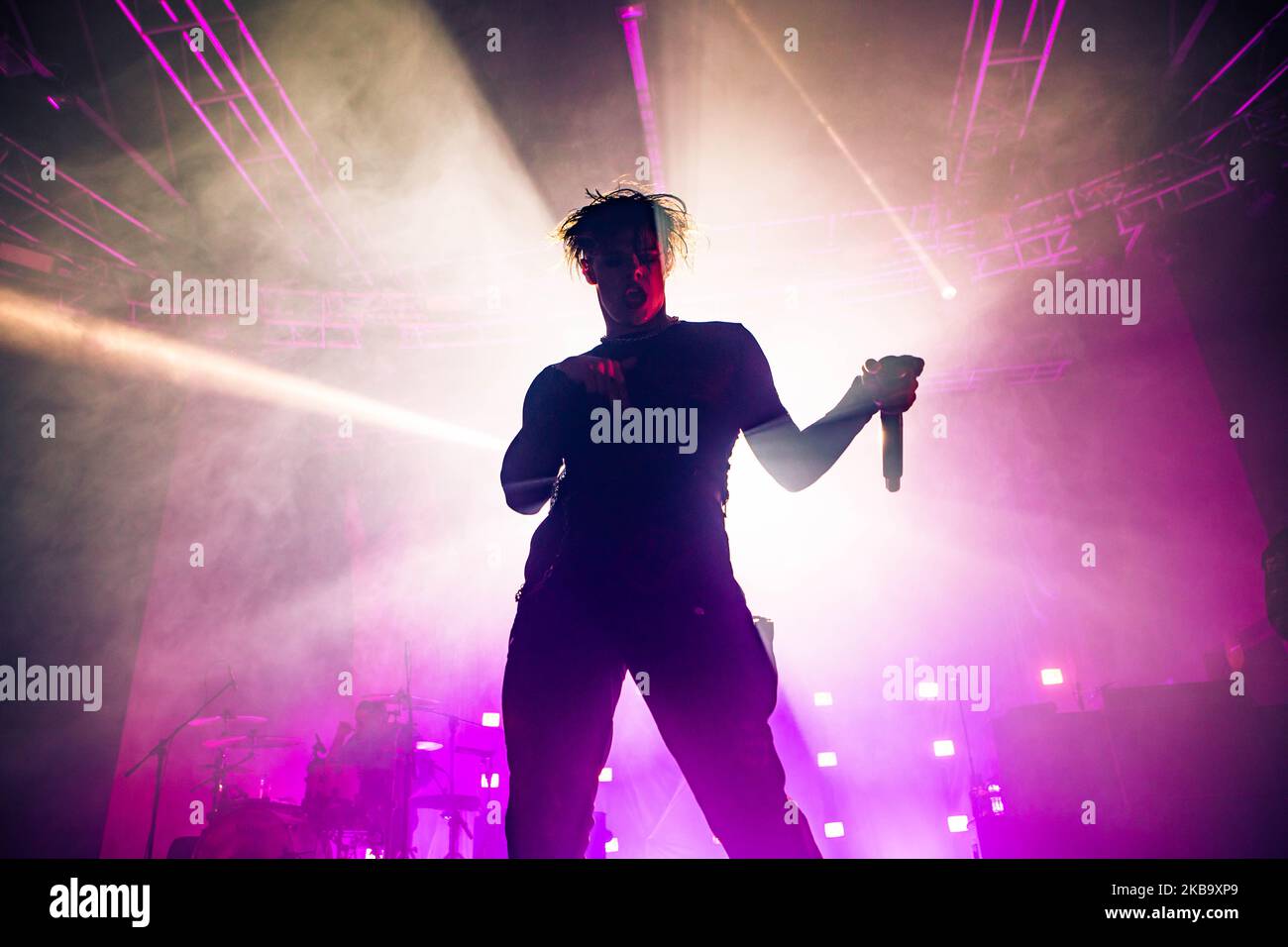 Yungblud musikfotos -Fotos und -Bildmaterial in hoher Auflösung – Alamy
