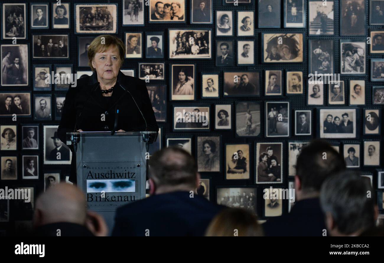 Bundeskanzlerin Angela Merkel spricht im Gebäude der sogenannten Sauna ...