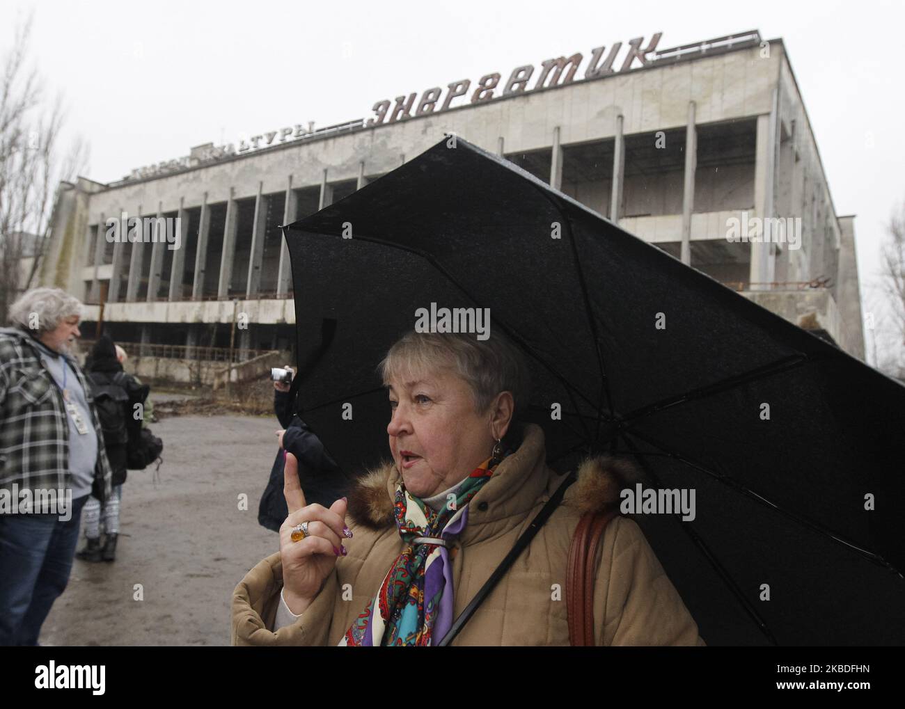 Ehemalige Bewohner von Pripyat besuchen am 25. Dezember 2019 eine verlassene Stadt in Pripyat in ...