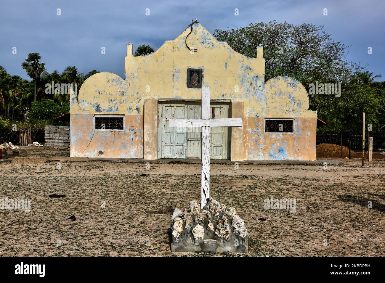 Katholische Kirche auf der Insel Analaitivu in der Region Jaffna in Sri ... Katholische Kirche auf der Insel Analaitivu in der Region Jaffna in Sri ...