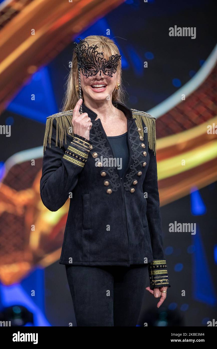 Masked singer -Fotos und -Bildmaterial in hoher Auflösung – Alamy