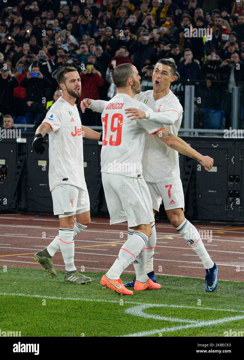 Cristiano ronaldo celebrates after scoring -Fotos und -Bildmaterial in ...