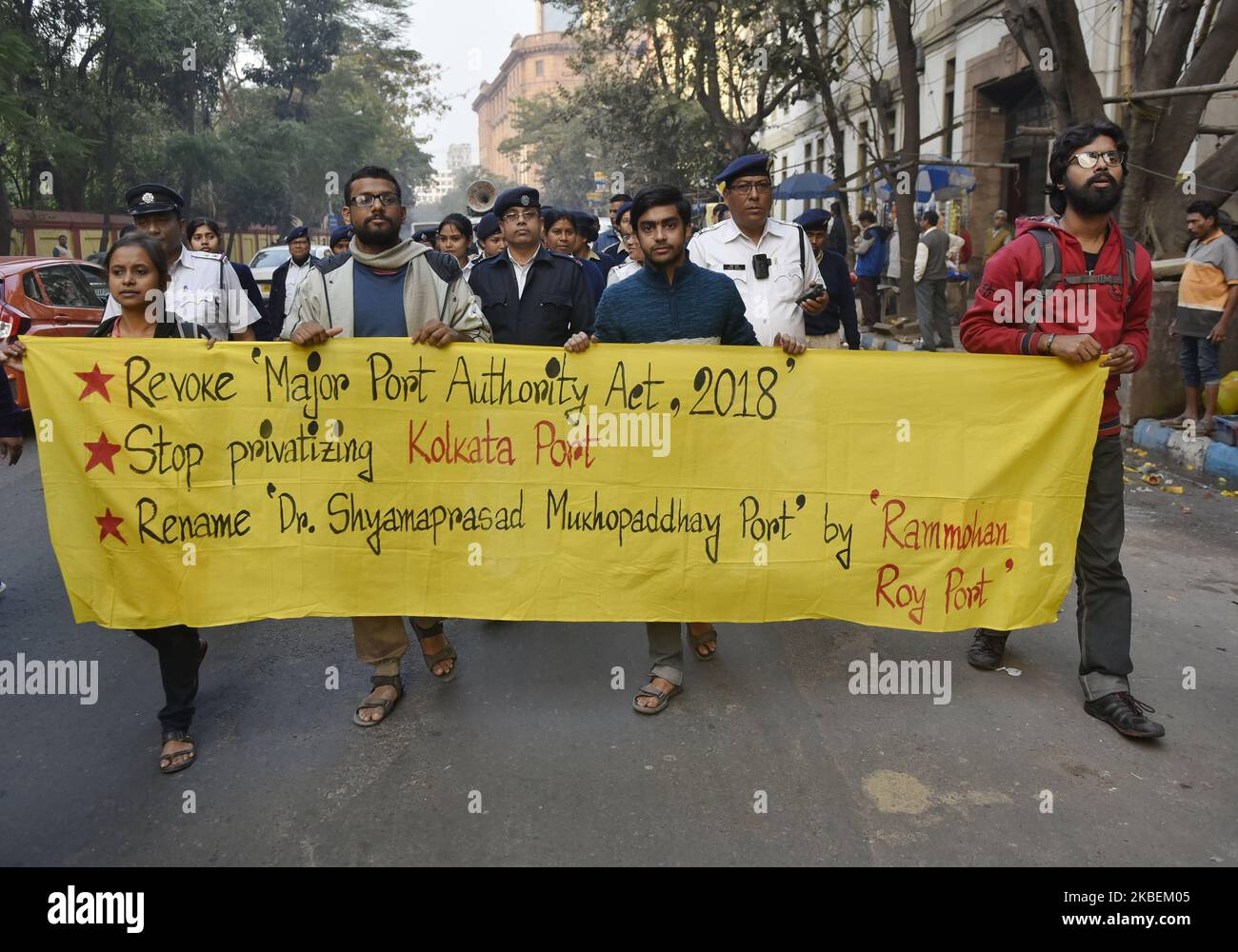 Studenten der Jadavpur University protestieren gegen die Umbenennung ...