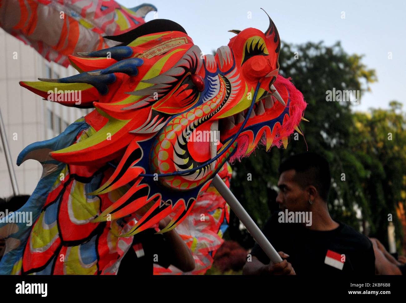 Die Liong-Performance unterhält am 23. Januar 2020 Bewohner der Region ...