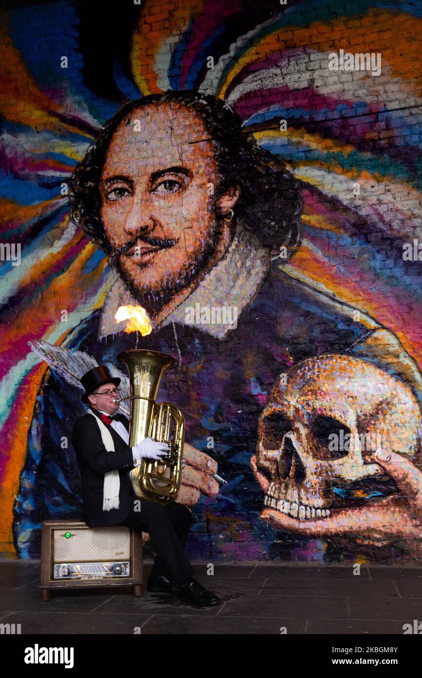 Tuba flame fire -Fotos und -Bildmaterial in hoher Auflösung – Alamy