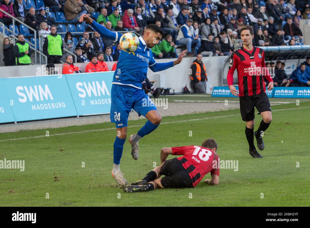 Tarek Chahed aus Magdeburg kämpft am 3 gegen Daniel Bohl aus Chemnitz ...