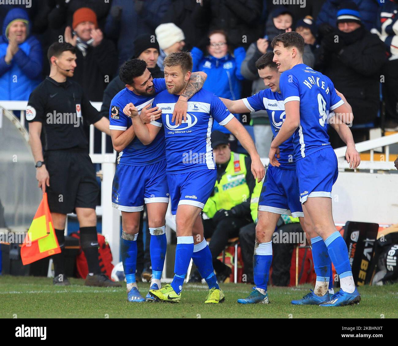 Nicky Featherstone von Hartlepool United feiert mit Macauley Southam ...