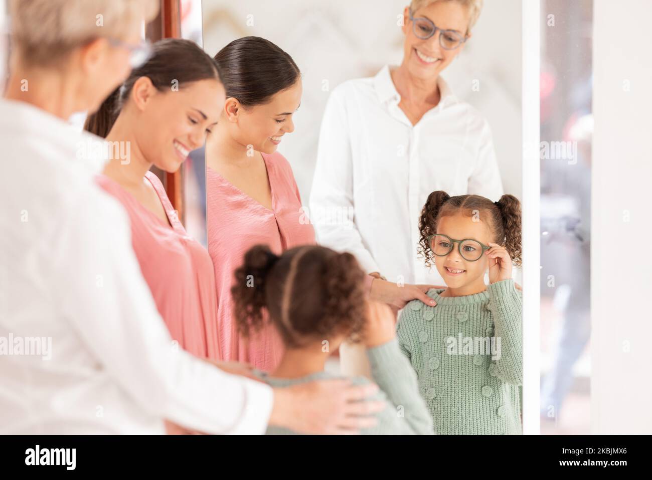 Optometrie kinder -Fotos und -Bildmaterial in hoher Auflösung – Alamy