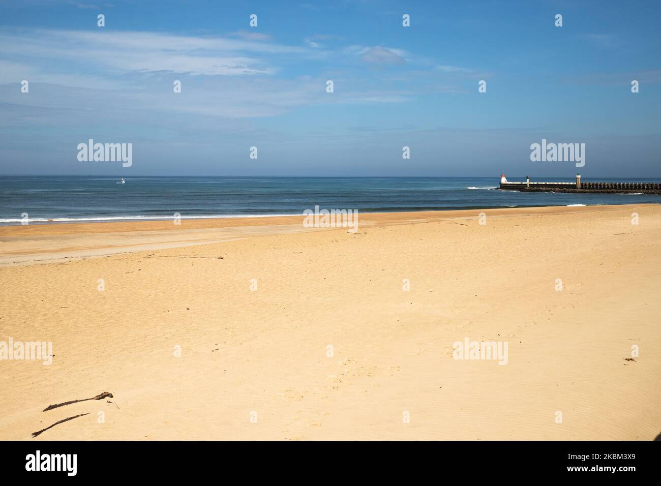 Das tägliche Leben in Hossegor, auf dem Strandweg bleibt leer, in ...