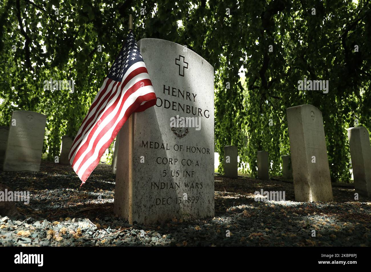 Der Grabstein des US-Soldaten Henry Rodenburg, der eine Ehrenmedaille ...