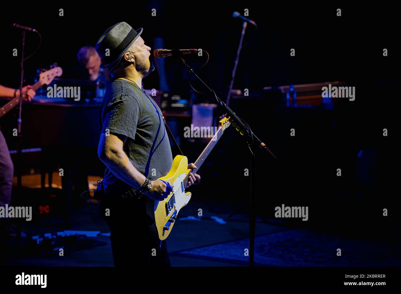 Counting crows bassist -Fotos und -Bildmaterial in hoher Auflösung – Alamy