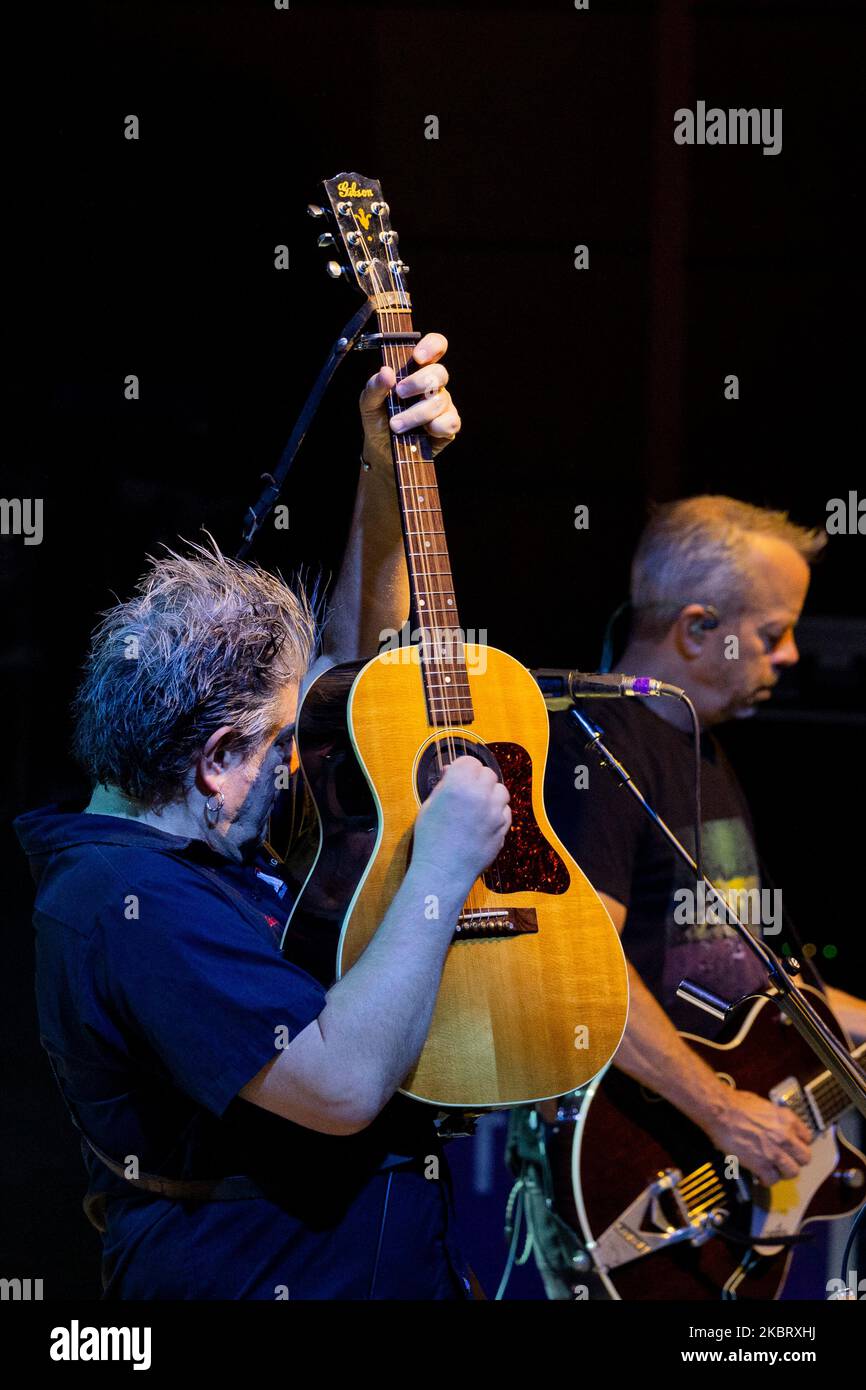 Counting crows bassist -Fotos und -Bildmaterial in hoher Auflösung – Alamy