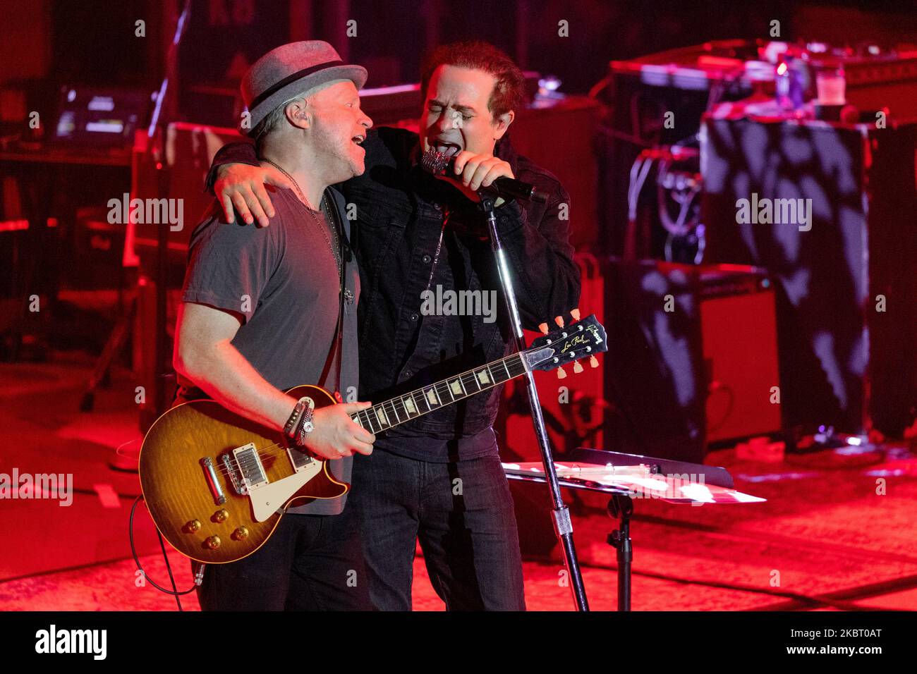 Counting crows bassist -Fotos und -Bildmaterial in hoher Auflösung – Alamy