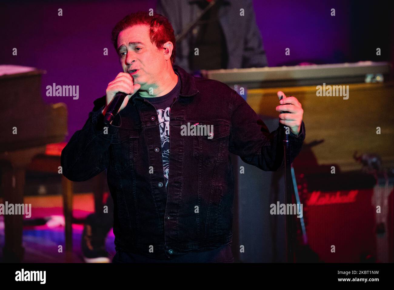 Counting crows bassist -Fotos und -Bildmaterial in hoher Auflösung – Alamy