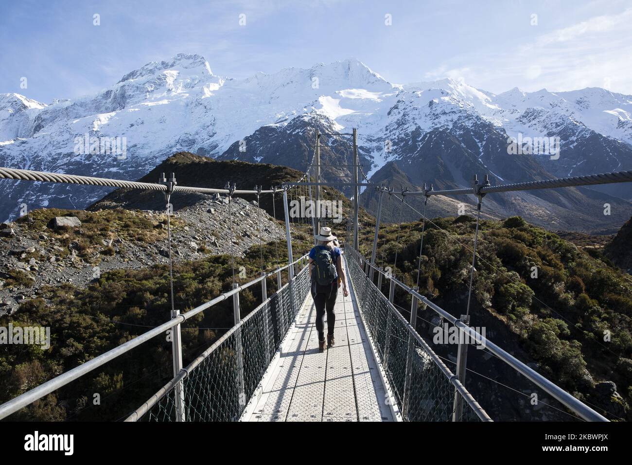 Wanderer wandern am 05. August 2020 auf dem Hooker Valley Track im ...