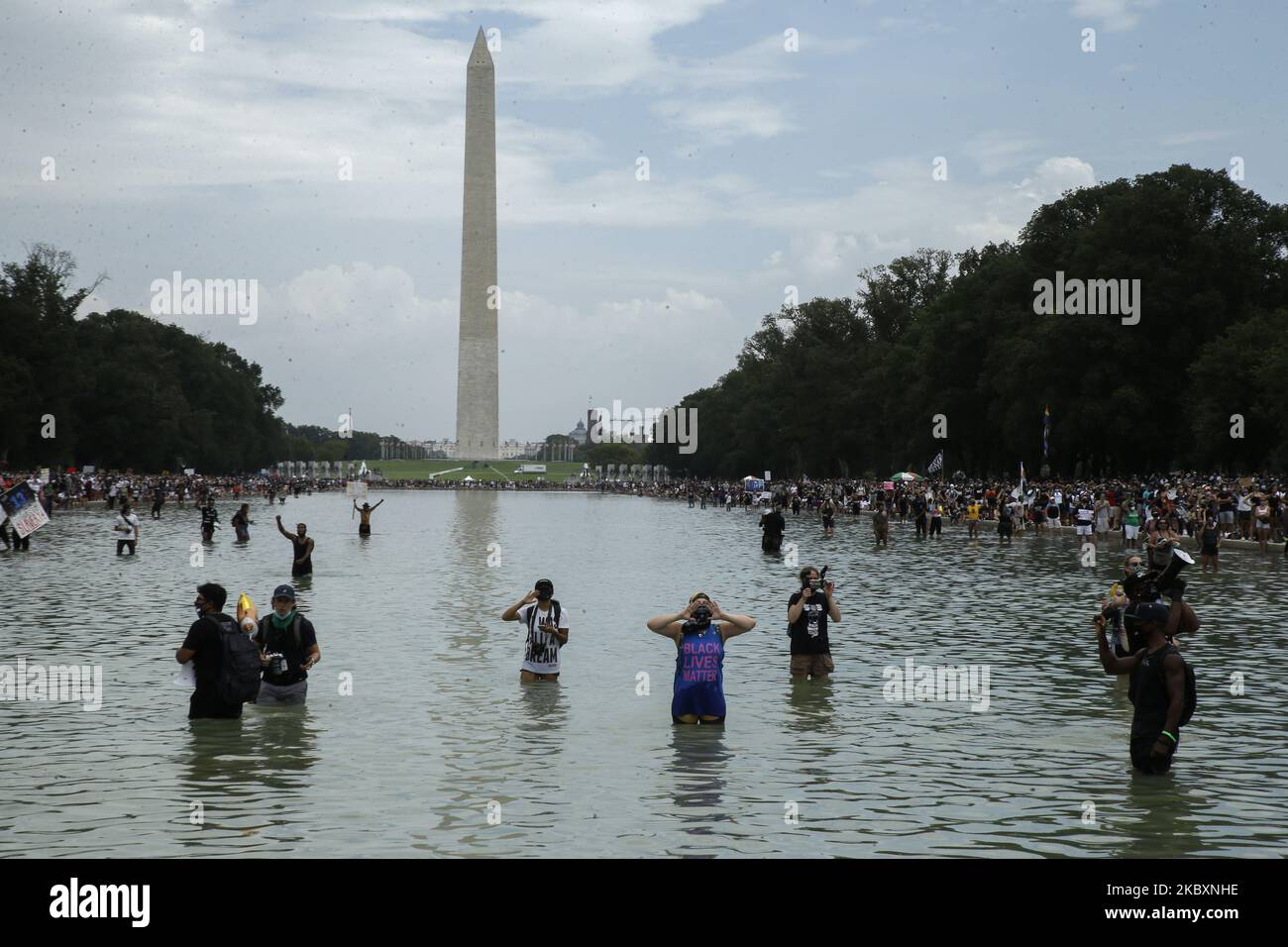 Tausende versammeln sich zum „Get Your Knee Off Our Necks“-marsch am 28 ...