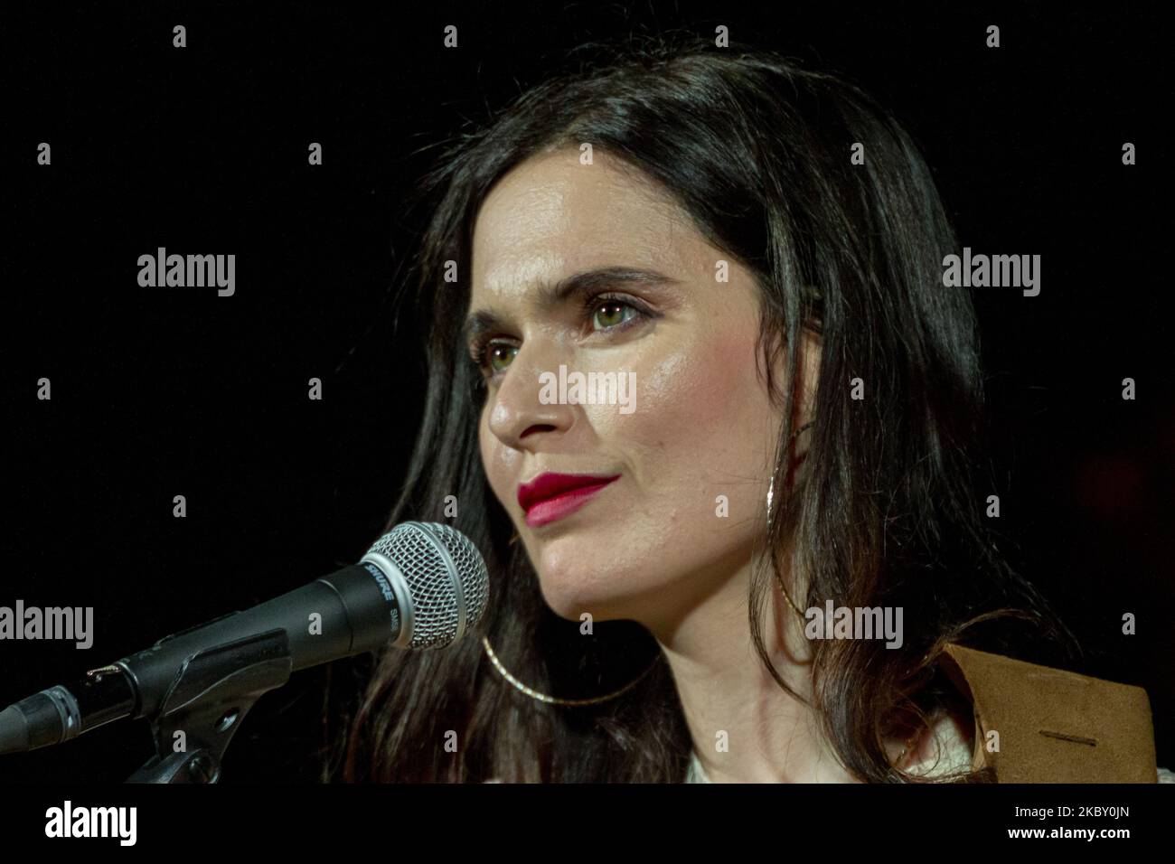 Italienische singer songwriterin erica mou -Fotos und -Bildmaterial in ...