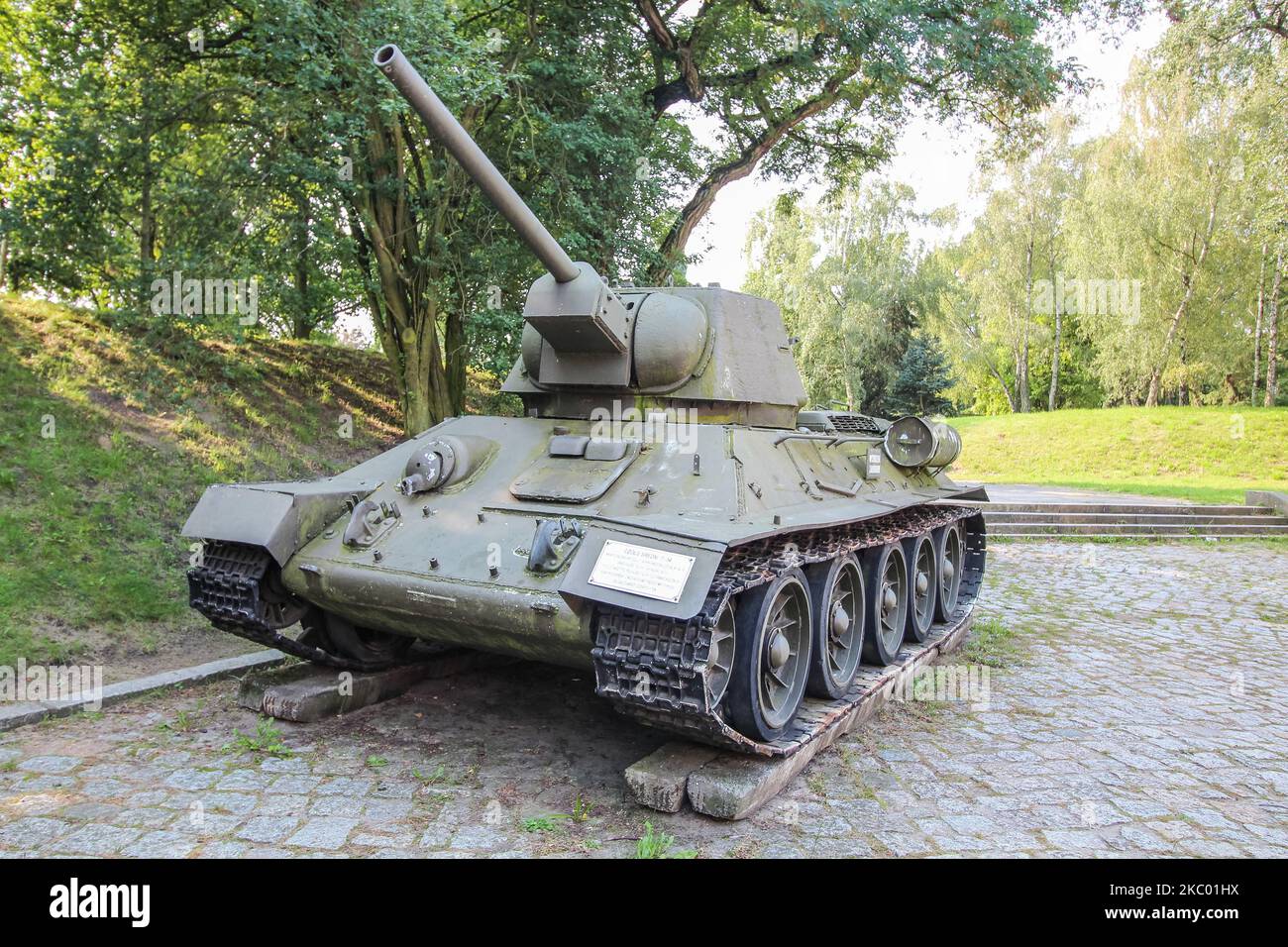 T34 sowjetischer Panzer, der früher in der polnischen Armee diente, jetzt als Museumsausstellung ...