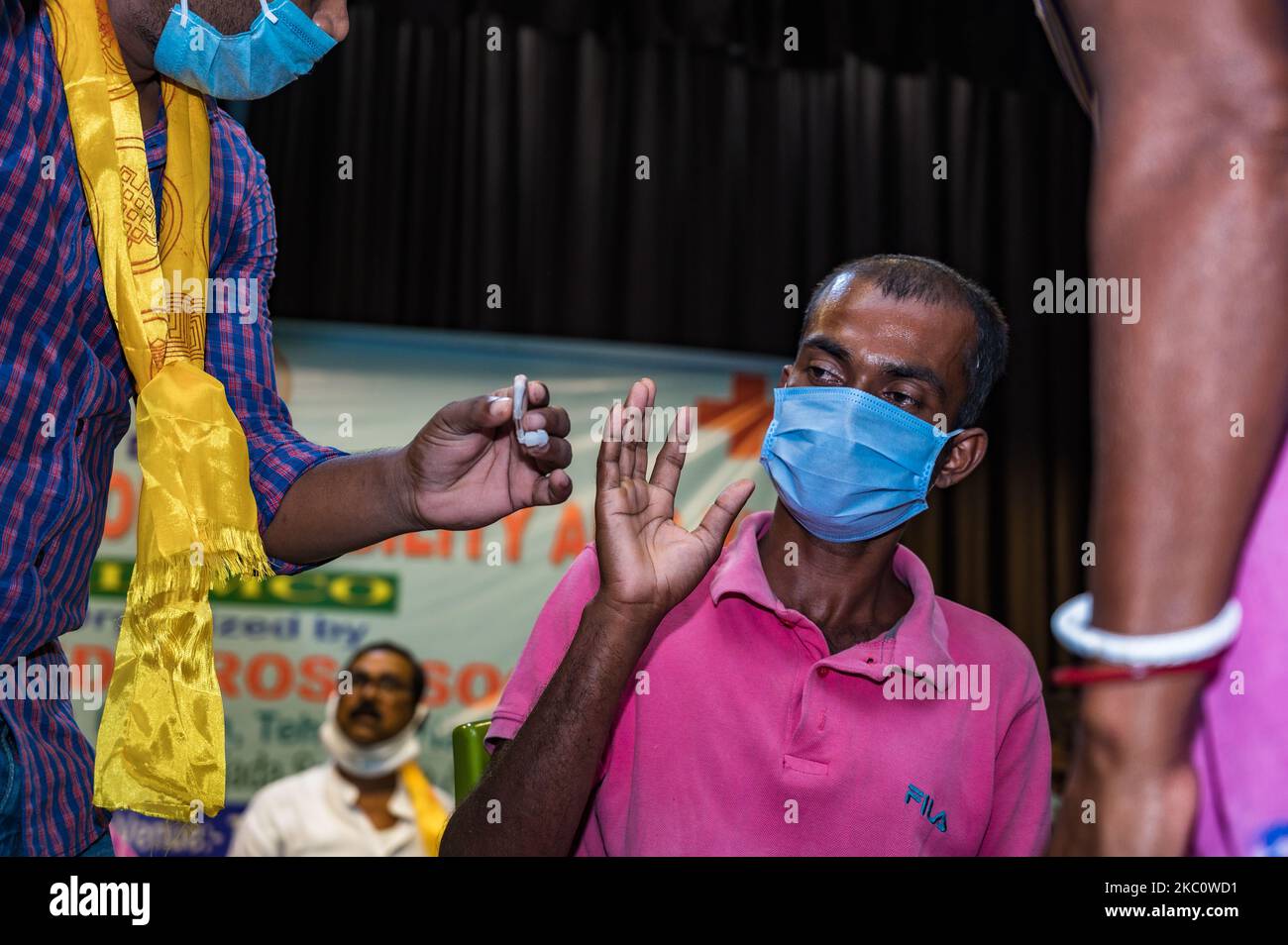 Artificial limbs of india -Fotos und -Bildmaterial in hoher Auflösung ...