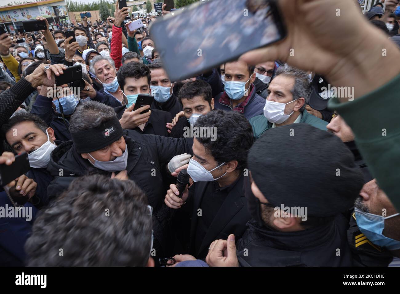 Der iranische Klassik- und Crossover-Sänger Homayoun Shajarian (C ...