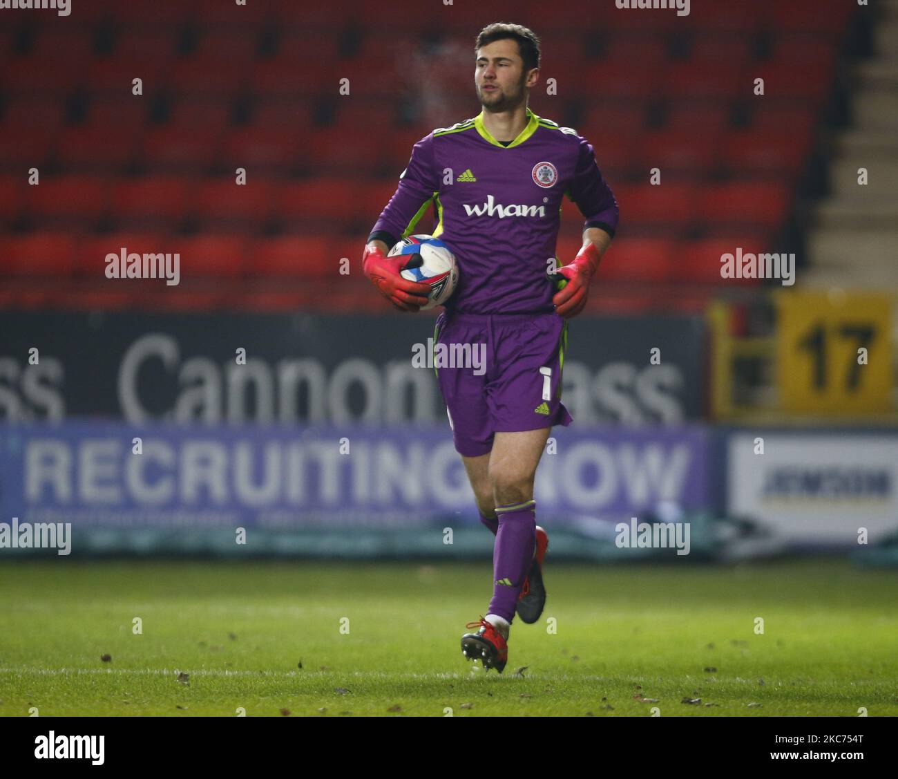 Nathan Baxter von Accrington Stanley (Leihgabe aus Chelsea) während der ...