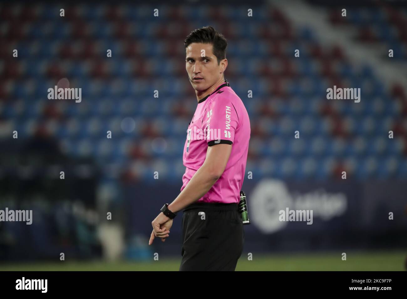 Schiedsrichter jose luis munuera montero -Fotos und -Bildmaterial in hoher Auflösung – Alamy