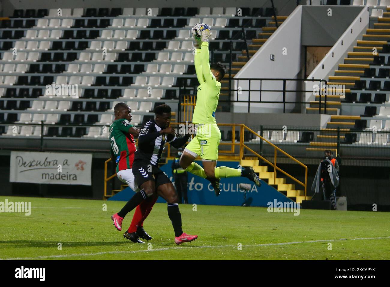 CS Maritimo Torwart Amir Abedzadeh im Einsatz während des Liga-Nos ...