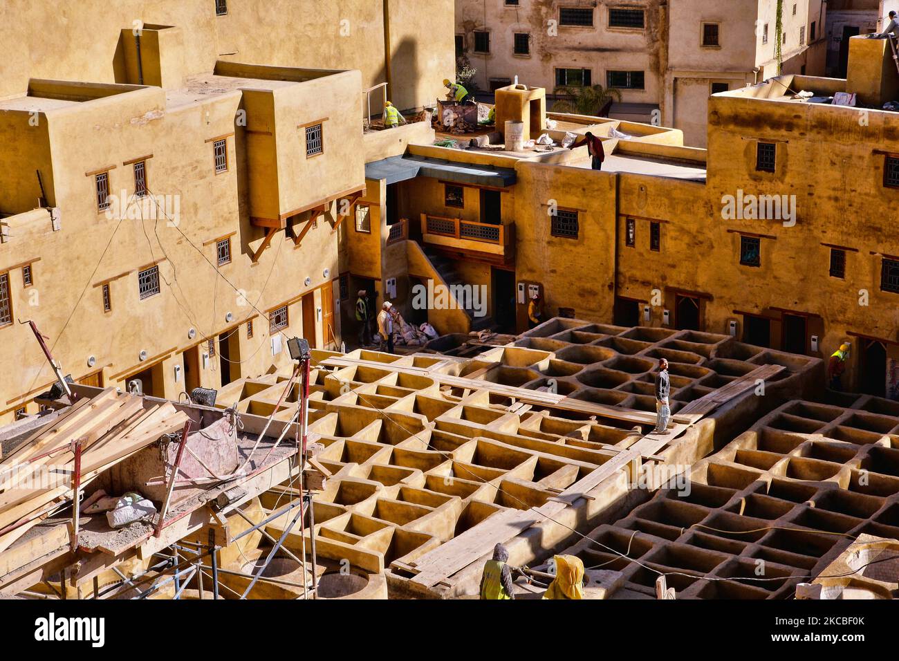 Restaurierung der historischen Chouara-Gerberei in Fes el Bali oder Old ...