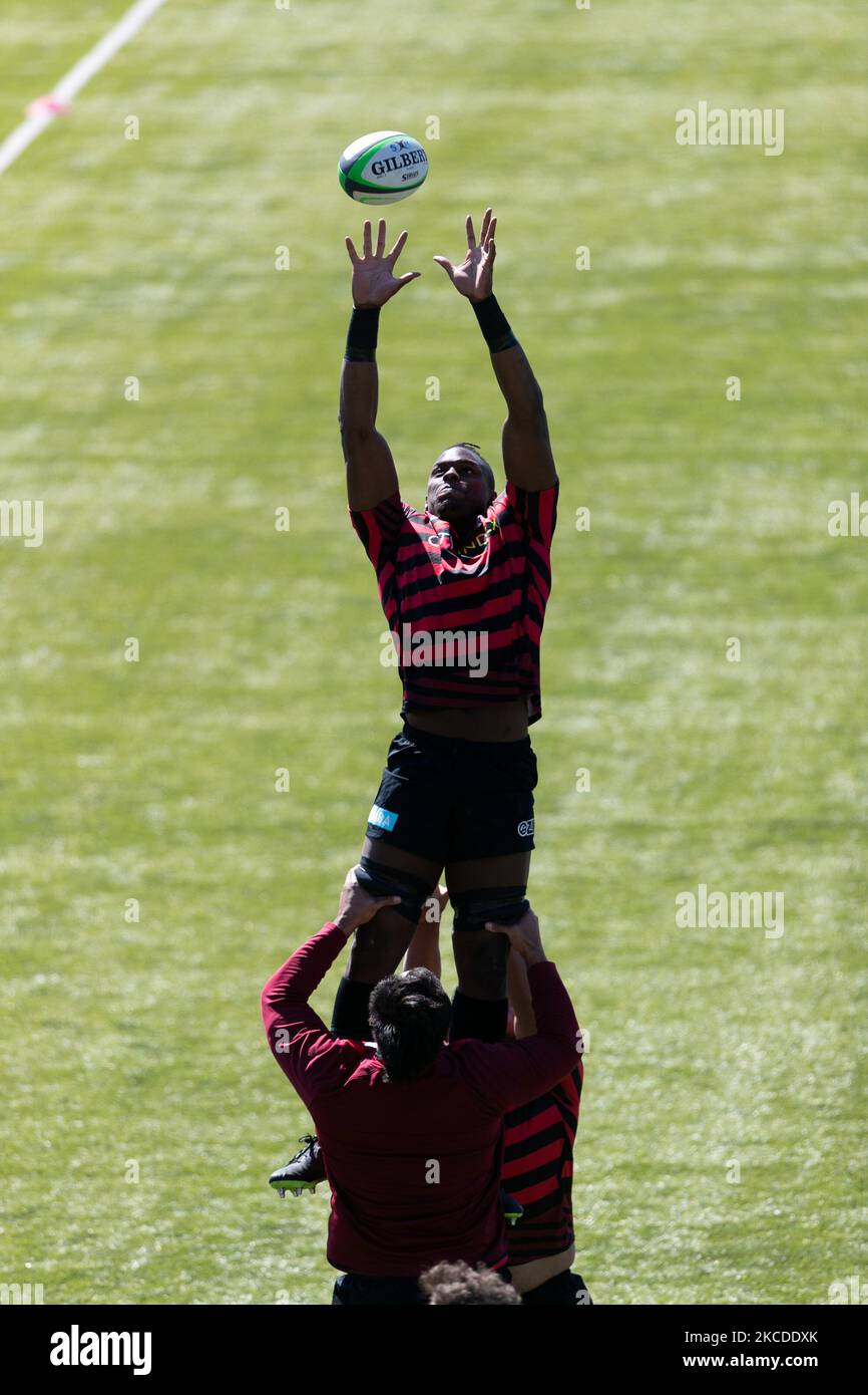 Maro Itoje von Saracens erwärmt sich vor dem Greene King IPA ...