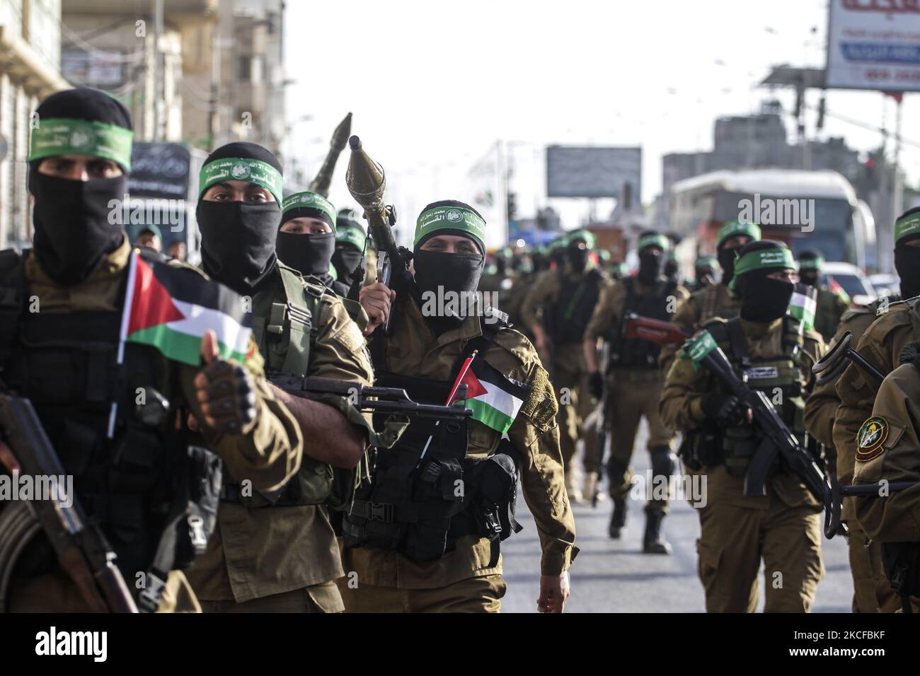 Mitglieder der Ezz-Aldine Al-Qassam Brigaden, einem militärischen ...