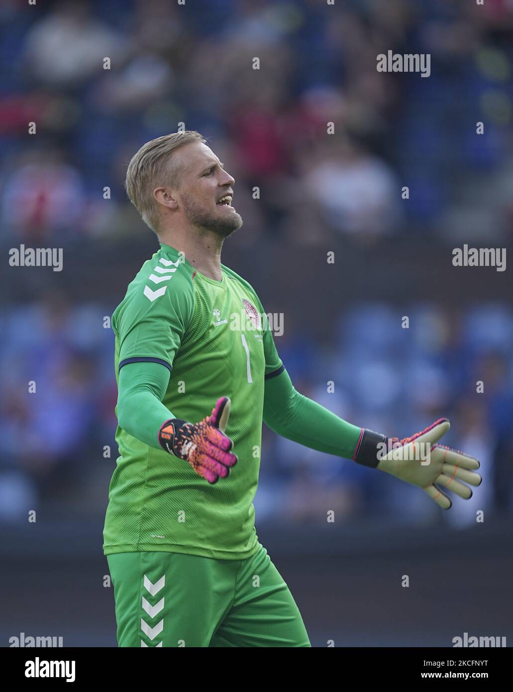 Der Däne Kasper Schmeichel beim Freundschaftsspiel vor der Euro 2021 ...