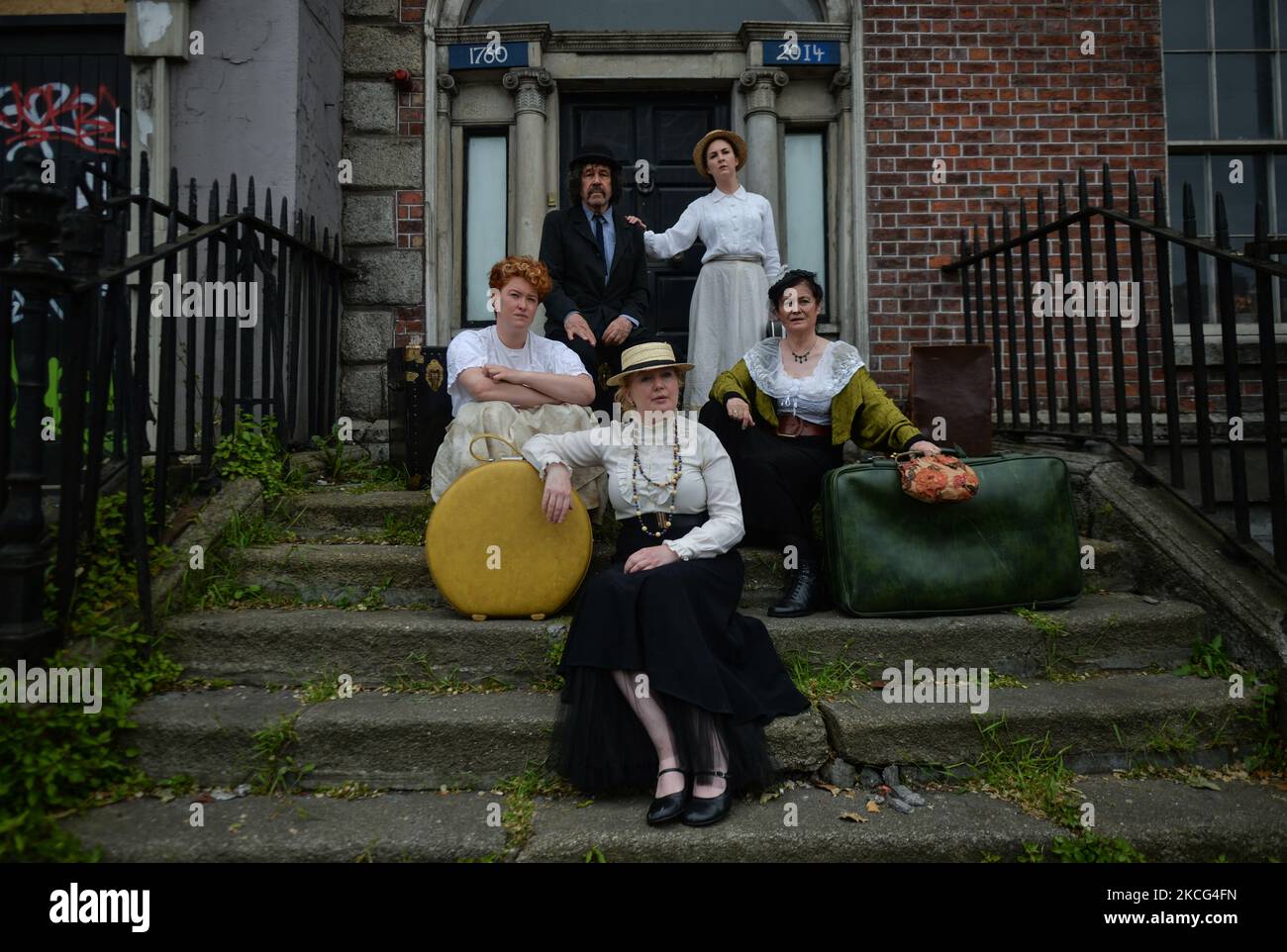 Irische Schauspieler (von links) Madi O'Carroll, Stephen Rea, Sinead ...